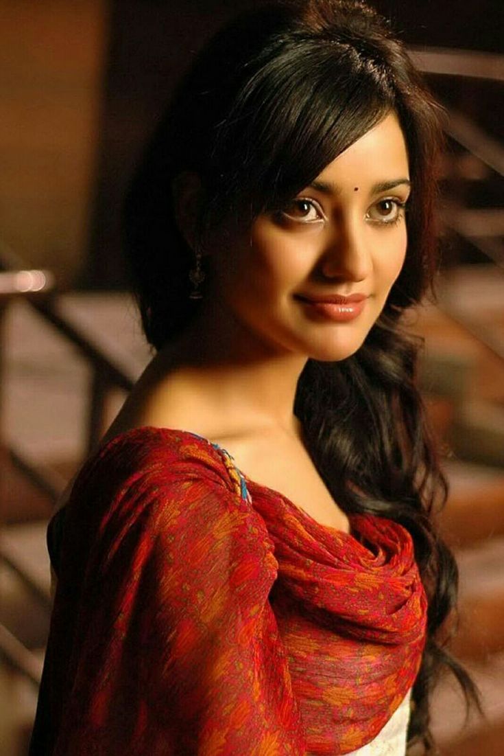 Neha Sharma Cast Name, Viral Photo, Relationships, Date of Birth ...