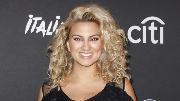 Tori Kelly Ethnic Background, Ethnicity, Wiki, Height, Parents, Husband, Age, Parents